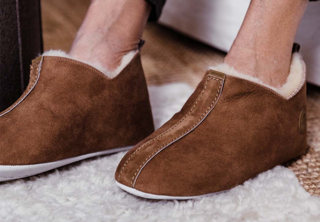 SHEPHERD Sheepskin Slippers Henrik, Antique Cognac | Fr
