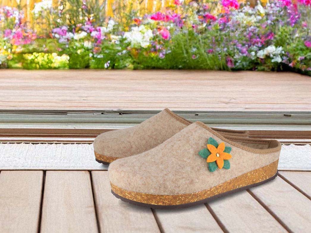 Tuffeln® Wool Clogs «Blumig» | Beige Wool Felt Clogs