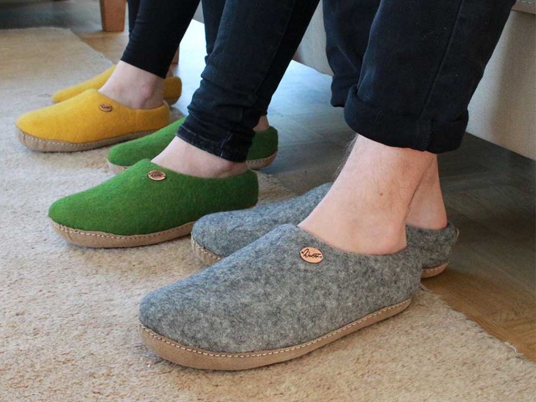 Handmade Felt Slippers by WoolFit ´Footprint´, light gr